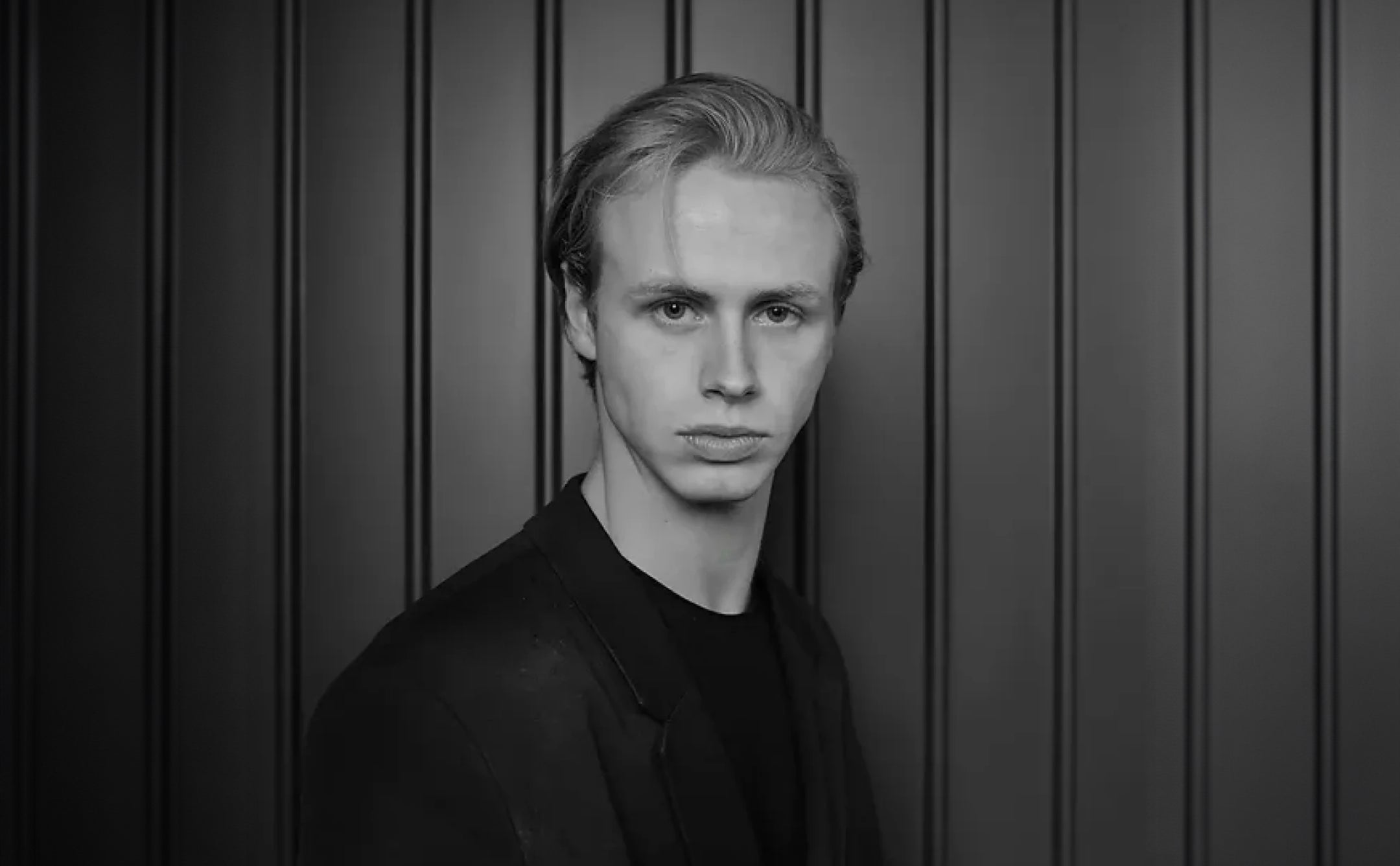 FRASER ROACH | A BALLET DANCER – PIGMENTARIUM